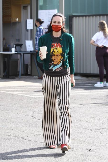 Rumer Willis – Looks pretty while out for a coffee in West Hollywood ... Rumer Willis – Looks pretty while out for a coffee in West Hollywood ...
