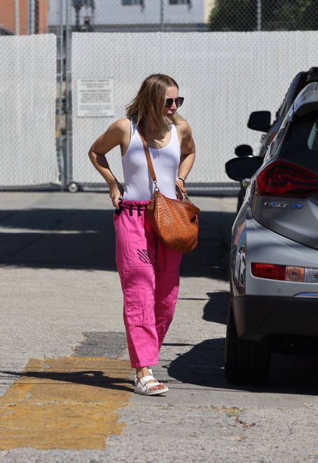 Kristen Bell – Out in Los Angeles - FamousFix Kristen Bell – Out in Los Angeles - FamousFix