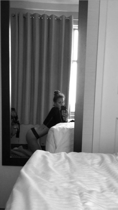 Charisma Carpenter Social Media Charisma Carpenter Picture 102662880 454 X 807 Fanpixnet