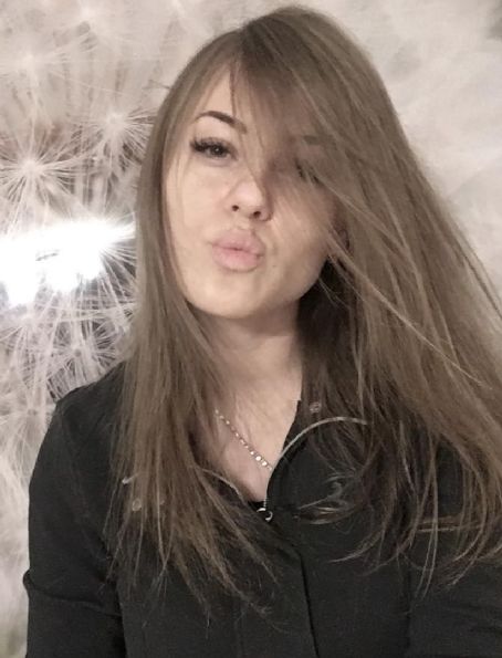 Viola Bailey Violeta Jurgis Arturovna In Front Of A Photo Of A
