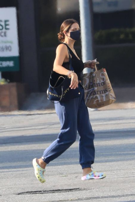 Katharine Mcphee Leaving Bristol Farms In Beverly Hills Famousfix