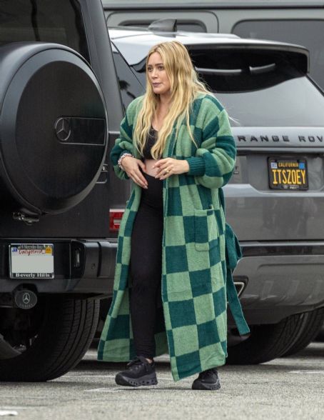 Hilary Duff Taking Her Daughter To Dance Class In Los Angeles Famousfix