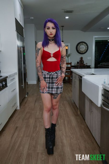 Teenpies Val Steele Search For Wealth Val Steele Picture 103867697 454 X 680 Fanpixnet