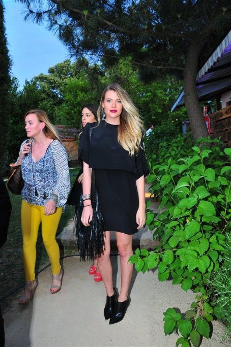 Derya Sensoy Fashion and Style - Derya Sensoy Dress, Clothes, Hairstyle ... Derya Sensoy Fashion and Style - Derya Sensoy Dress, Clothes, Hairstyle ...