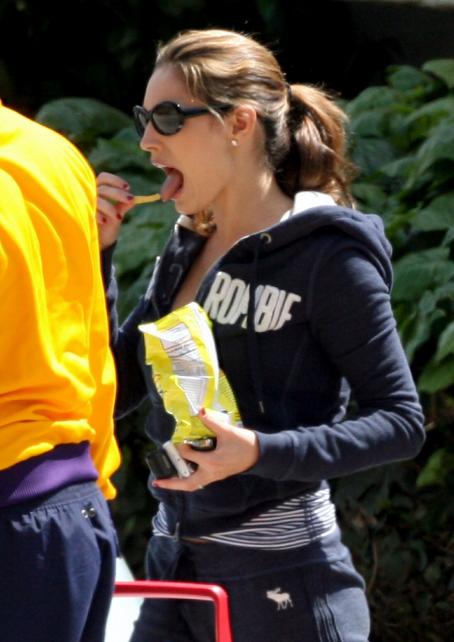 Kelly Brook Downblouse Candids In Los Angeles Famousfix